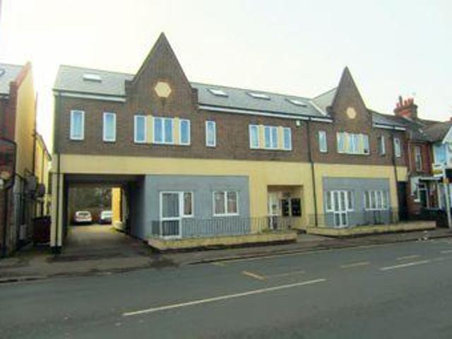 2 Bedrooms Flat for sale in Graphic House, Gammons Lane, Watford WD24