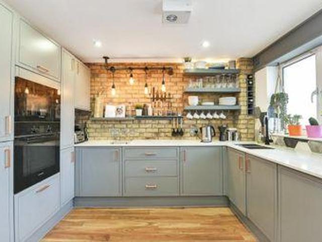 2 Bedrooms Flat for sale in Gray Court, 7 Candle Street, London E1