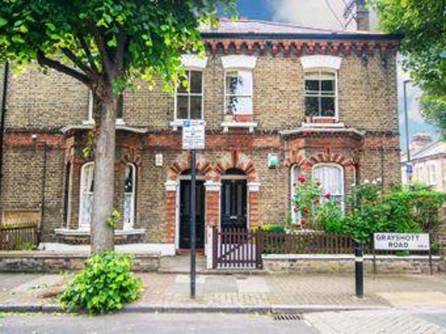 2 Bedrooms Flat for sale in Grayshott Road, London SW11