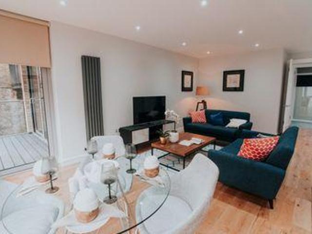 2 Bedrooms Flat for sale in Greenwich High Road, London SE10