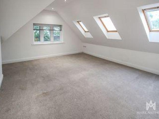 2 Bedrooms Flat for sale in Green Close, Brookmans Park, Hatfield AL9