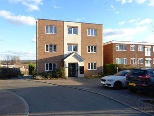 2 Bedrooms Flat for sale in Green Lane, Chessington KT9