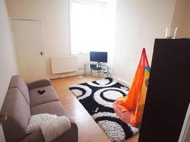 2 Bedrooms Flat for sale in Green Lanes, London N13