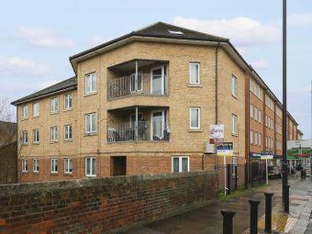 2 Bedrooms Flat for sale in Green Lanes, London N13