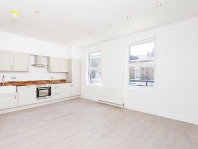 2 Bedrooms Flat for sale in Green Lanes, London N16
