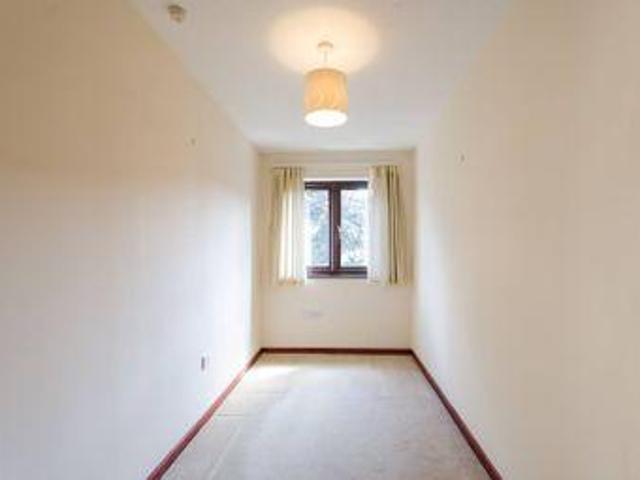 2 Bedrooms Flat for sale in Griffths Road, Wimbledon, London SW19