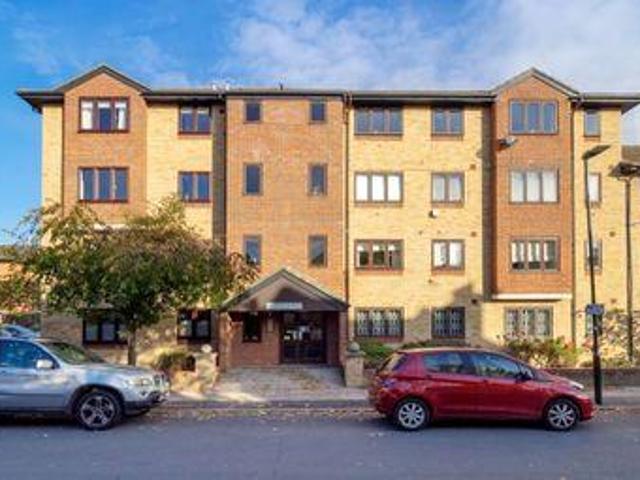 2 Bedrooms Flat for sale in Griffiths Road, Wimbledon SW19