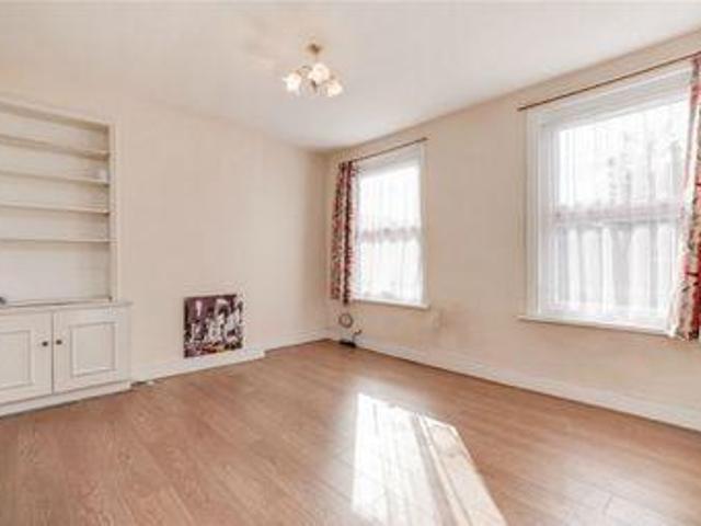 2 Bedrooms Flat for sale in Grove Road, London W3