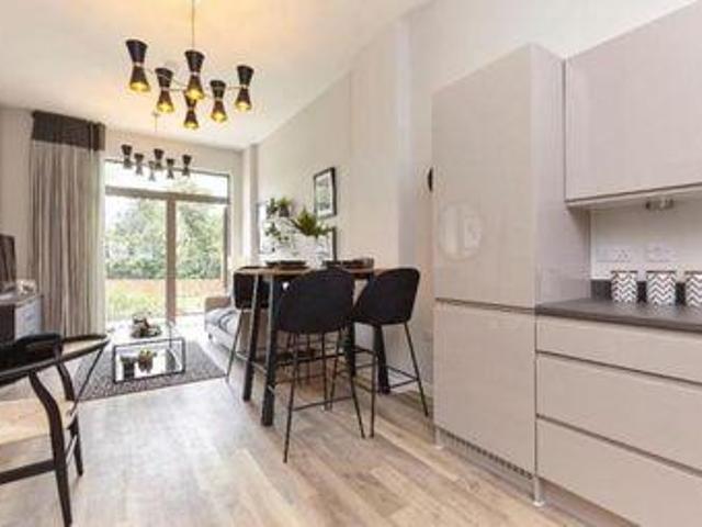 2 Bedrooms Flat for sale in Guildford, Surrey GU1