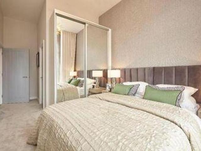 2 Bedrooms Flat for sale in Guildford, Surrey GU1