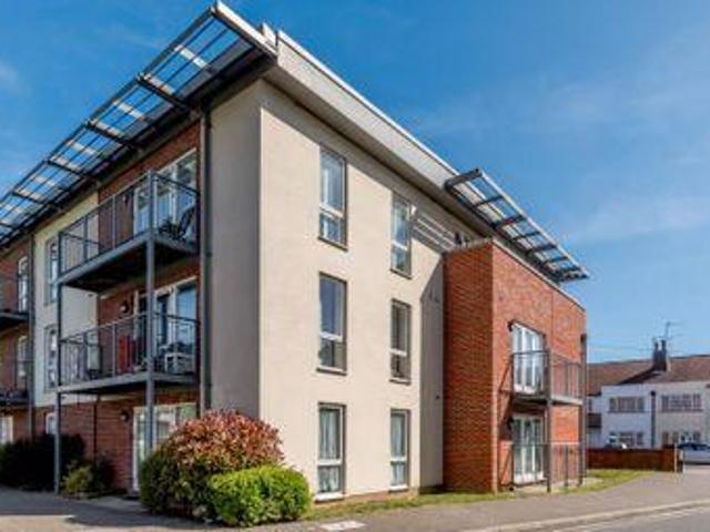 2 Bedrooms Flat for sale in Guinevere Court, King George Crescent, Wembley, Middlesex HA0