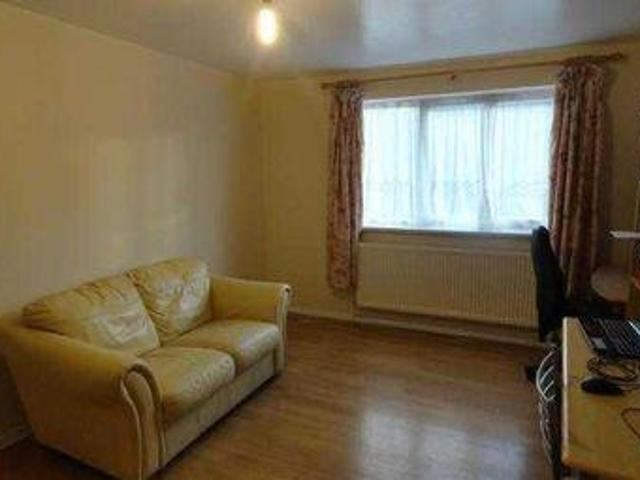 2 Bedrooms Flat for sale in Gurney Close, Barking, London IG11