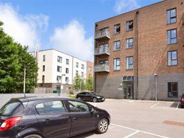 2 Bedrooms Flat for sale in Doust Way, Rochester, Kent ME1