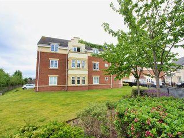 2 Bedrooms Flat for sale in Doveholes Drive, Sheffield, Sheffield S13