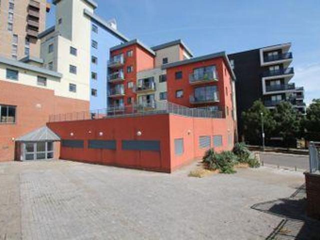 2 Bedrooms Flat for sale in Dock Road, Barking IG11