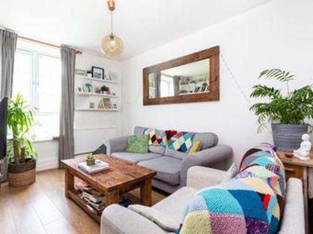 2 Bedrooms Flat for sale in Dog Kennel Hill Estate, London SE22