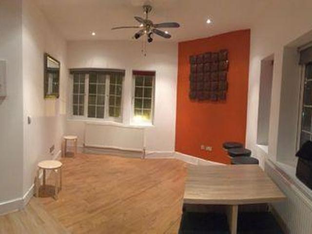 2 Bedrooms Flat for sale in Doric Way, London NW1
