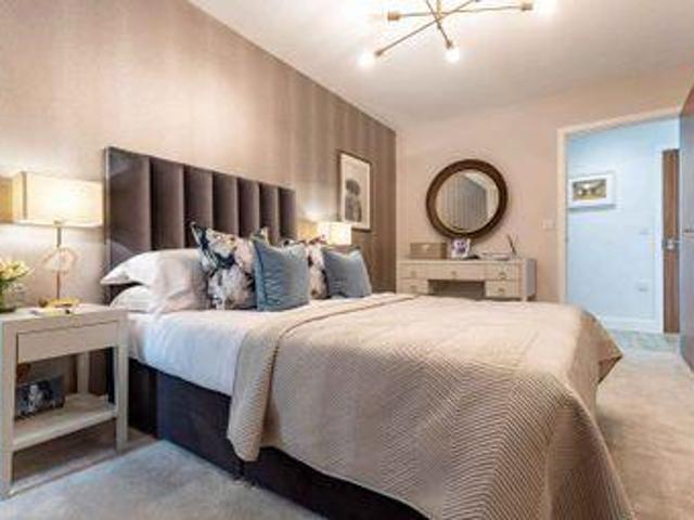 2 Bedrooms Flat for sale in Davigdor Road, Brighton And Hove BN3