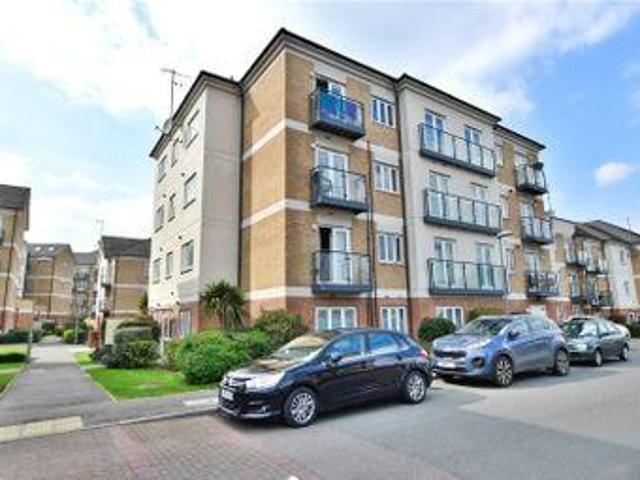 2 Bedrooms Flat for sale in Da Vinci Court, Cezanne Road, Watford, Hertfordshire WD25
