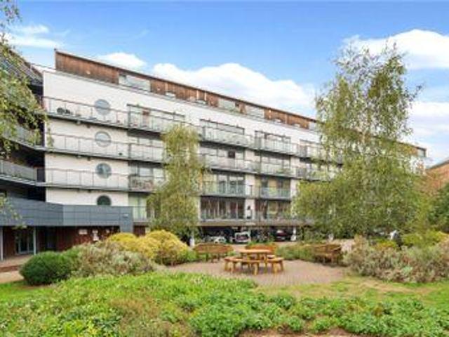 2 Bedrooms Flat for sale in Dace Road, London E3