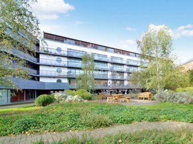 2 Bedrooms Flat for sale in Dace Road, London E3