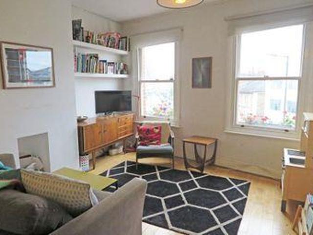 2 Bedrooms Flat for sale in Dalston Lane, London E8