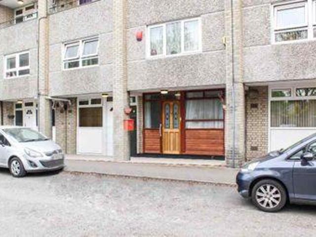 2 Bedrooms Flat for sale in Darvills Lane, Slough SL1