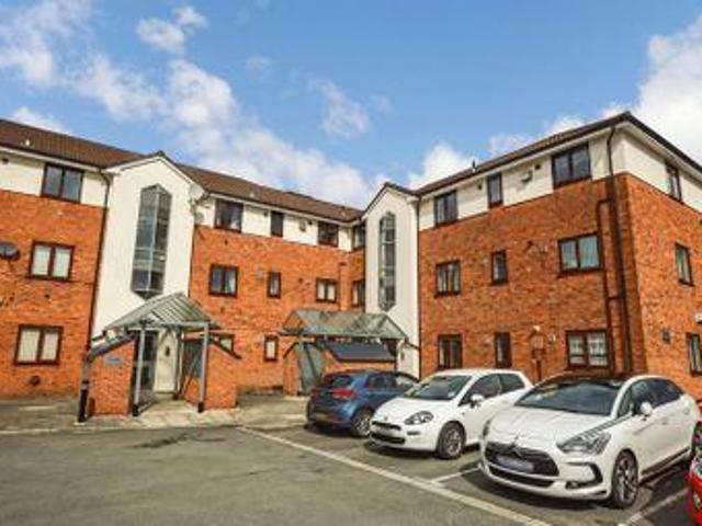 2 Bedrooms Flat for sale in Dean Court, Bolton BL1