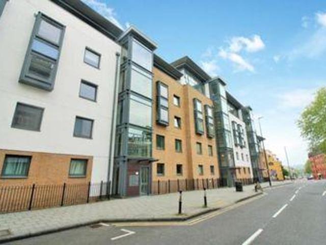 2 Bedrooms Flat for sale in Deanery Road, Bristol BS1
