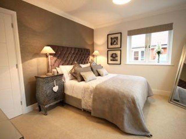 2 Bedrooms Flat for sale in Deanway, Moston, Manchester M40