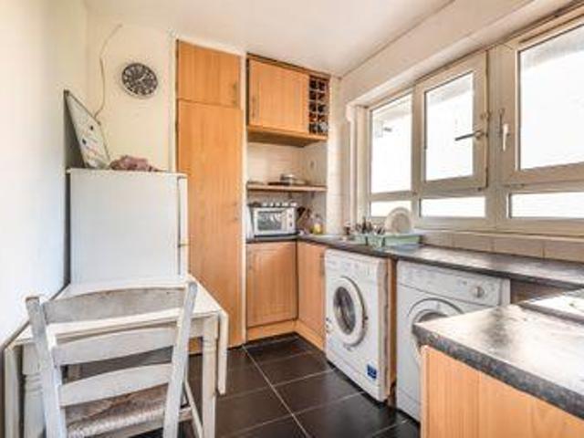 2 Bedrooms Flat for sale in Deeley Road, London SW8