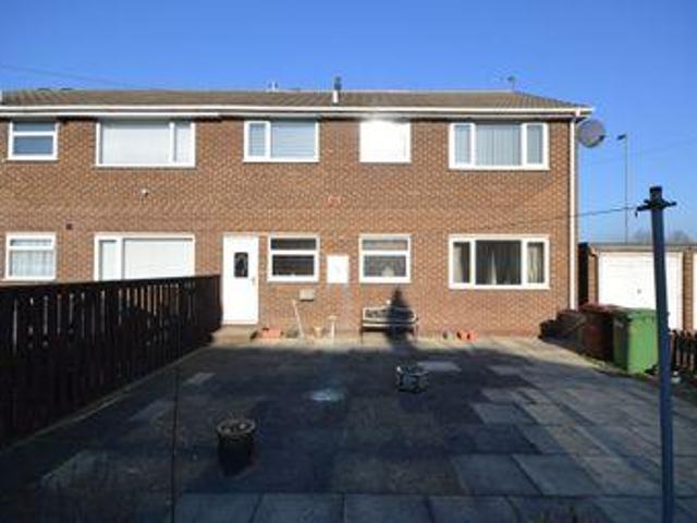 2 Bedrooms Flat for sale in Denby Dale Road East, Durkar, Wakefield WF4