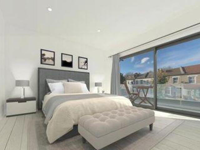 2 Bedrooms Flat for sale in Dennett Road, Croydon CR0