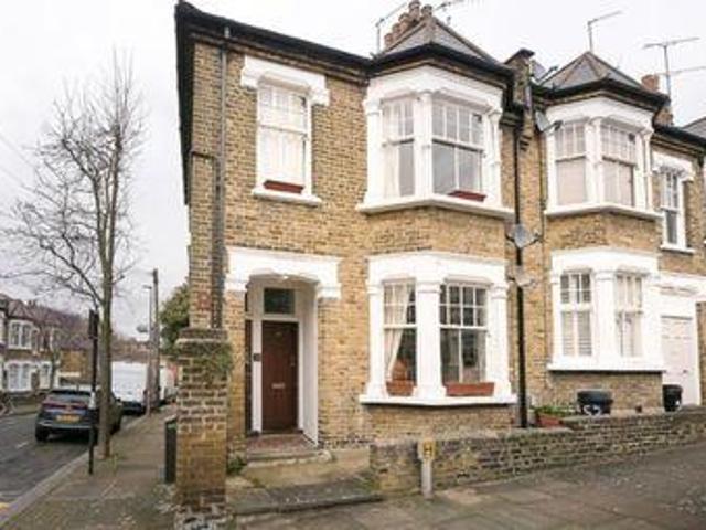 2 Bedrooms Flat for sale in Denton Street, London SW18