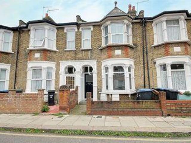 2 Bedrooms Flat for sale in Derby Road, Enfield EN3