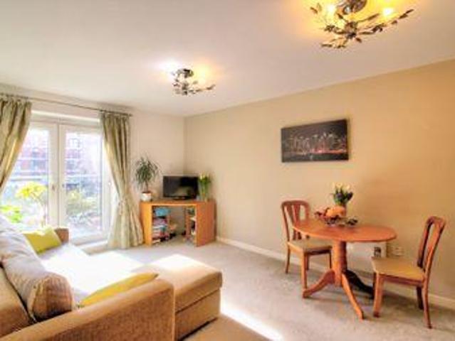 2 Bedrooms Flat for sale in Derwent Street, Salford M5