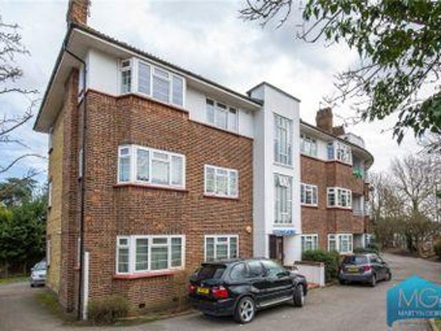 2 Bedrooms Flat for sale in Dinsdale Court, 14 Great North Road, New Barnet, Barnet EN5