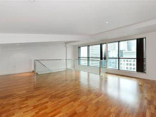 2 Bedrooms Flat for sale in Discovery Dock Apartments East, 3 South Quay Square, London E14