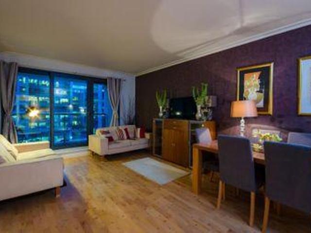 2 Bedrooms Flat for sale in Discovery Dock East, Canary Wharf E14