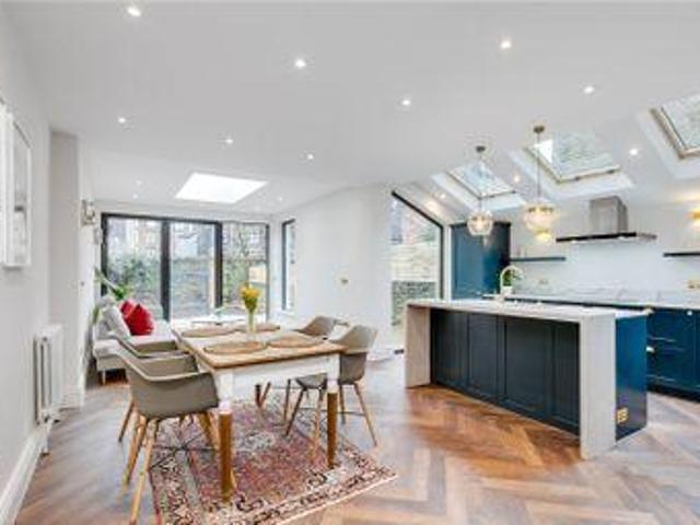 2 Bedrooms Flat for sale in Dunster Gardens, London NW6