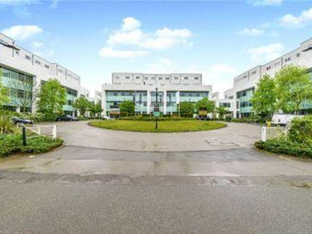 2 Bedrooms Flat for sale in Empire House, Bessemer Road, Welwyn Garden City AL7
