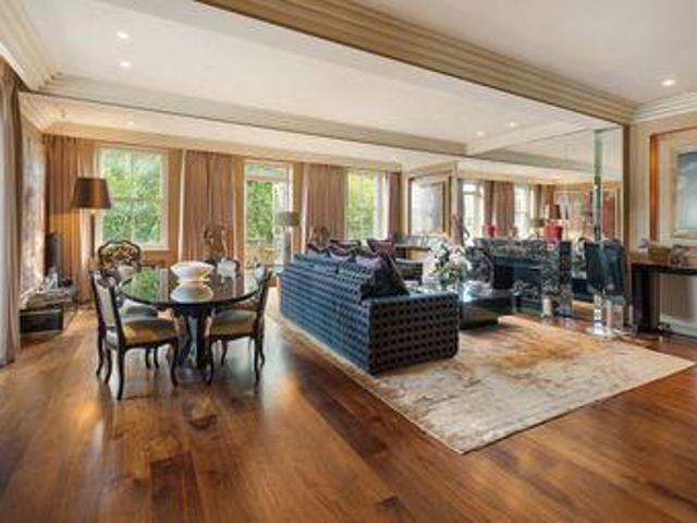 2 Bedrooms Flat for sale in Ennismore Gardens, Knightsbridge, London SW7