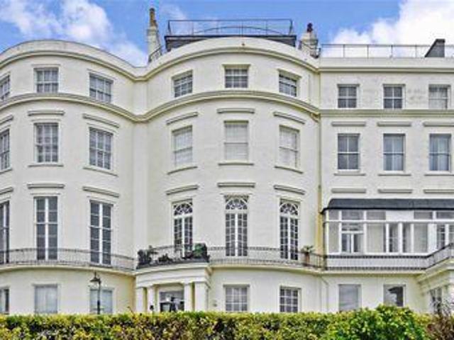 2 Bedrooms Flat for sale in Eastern Terrace, Brighton, East Sussex BN2