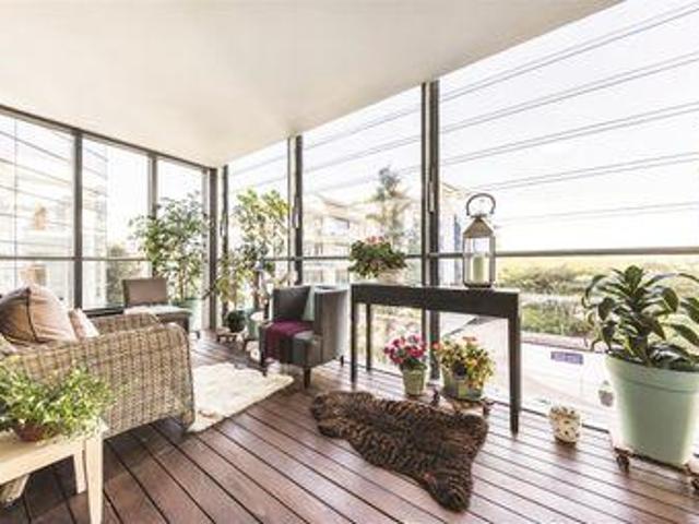 2 Bedrooms Flat for sale in Eastfields Avenue, London SW18