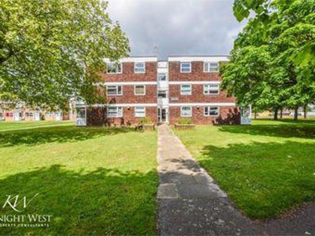 2 Bedrooms Flat for sale in Ebony Close, Colchester, Essex CO2