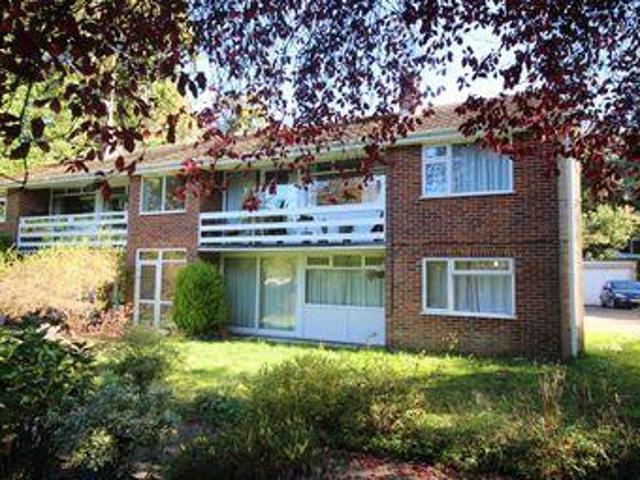 2 Bedrooms Flat for sale in Edgewood Court, Hill Brow, Liss GU33