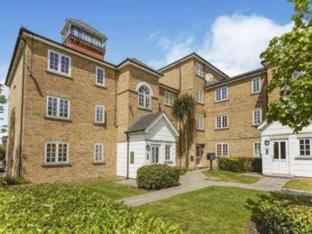 2 Bedrooms Flat for sale in Edith Cavell Way, Shooters Hill, Woolwich, London SE18