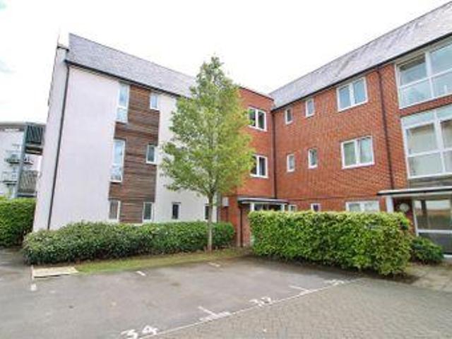2 Bedrooms Flat for sale in Edmund Court, Basingstoke RG24