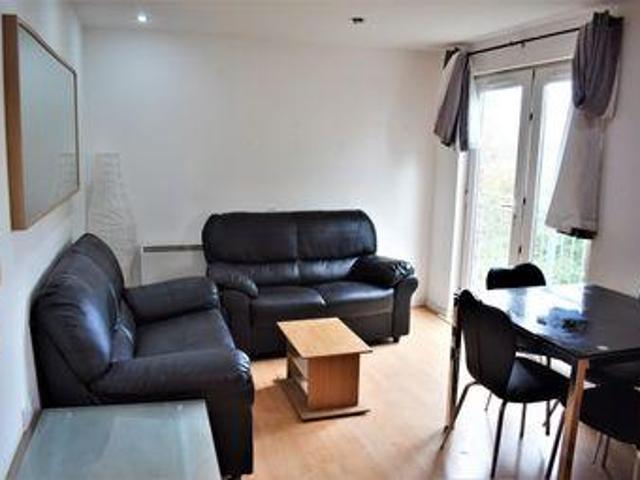 2 Bedrooms Flat for sale in Egerton House, 3 Elmira Way, Salford M5