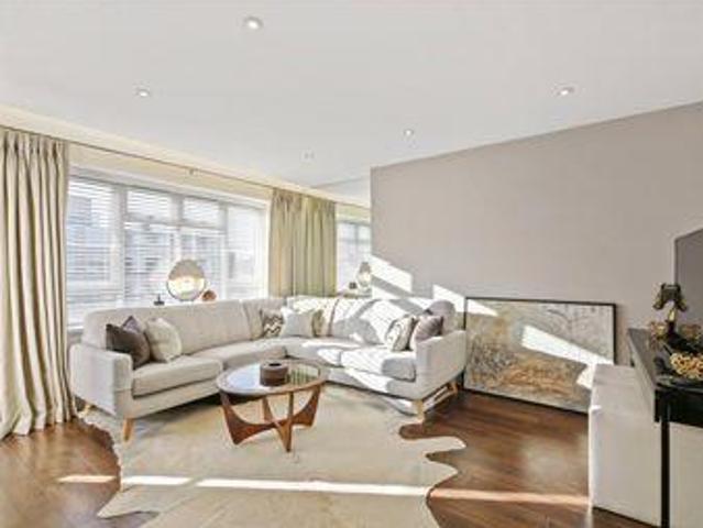 2 Bedrooms Flat for sale in Elgar Court, Blythe Road, Brook Green, London W14